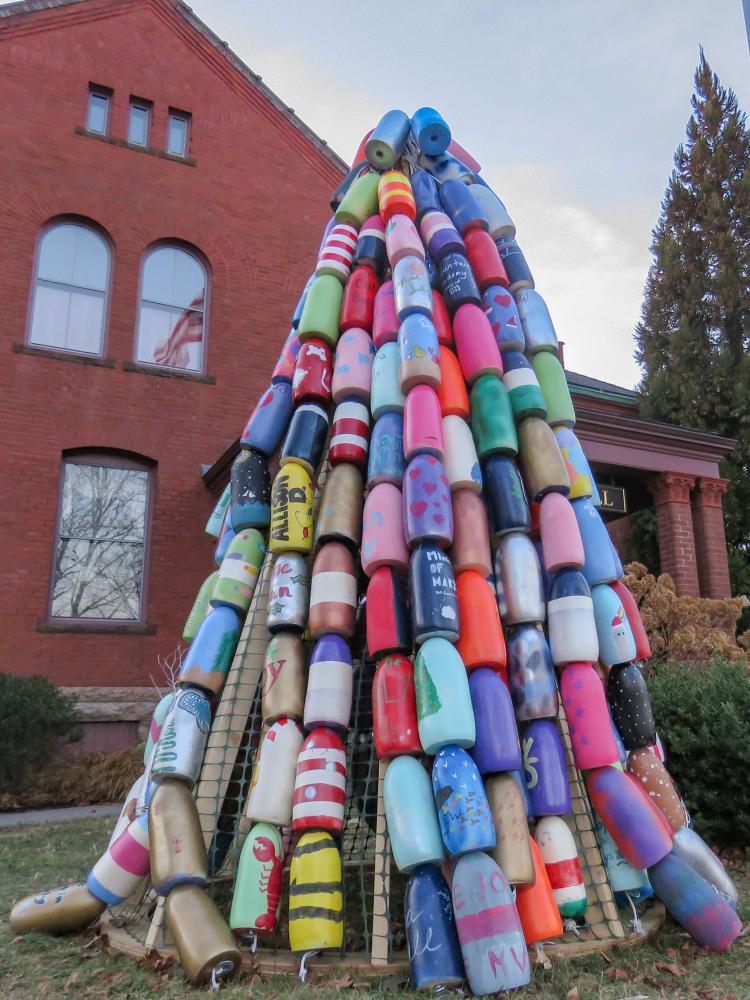 Marion nonprofit brings festive decoration ashore | Sippican