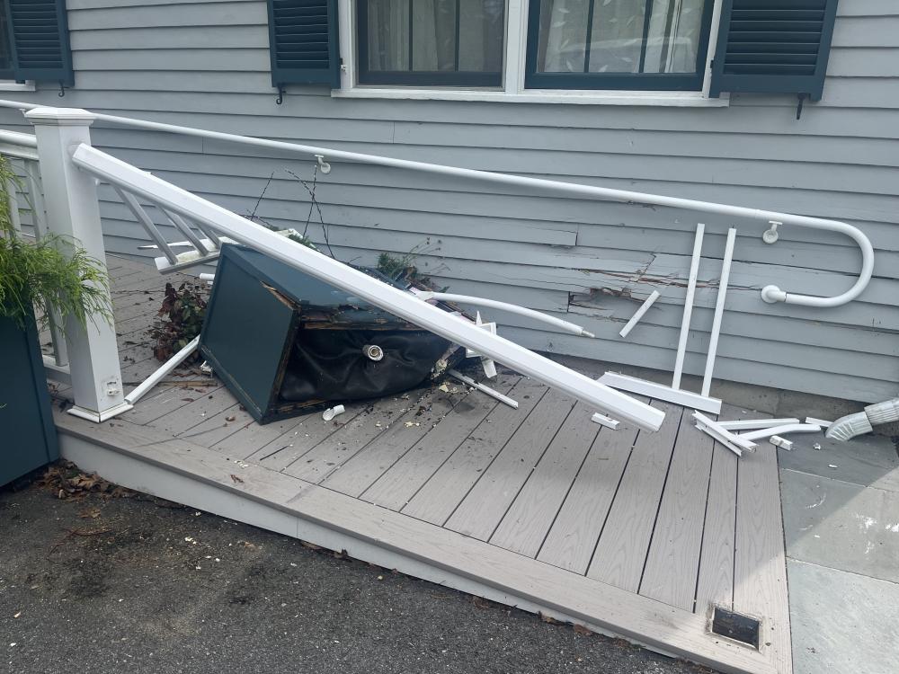 Car hits Ripe From the Vine, no major damage | Sippican